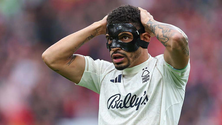 'A disgrace' - fans on Gibbs-White's England omission