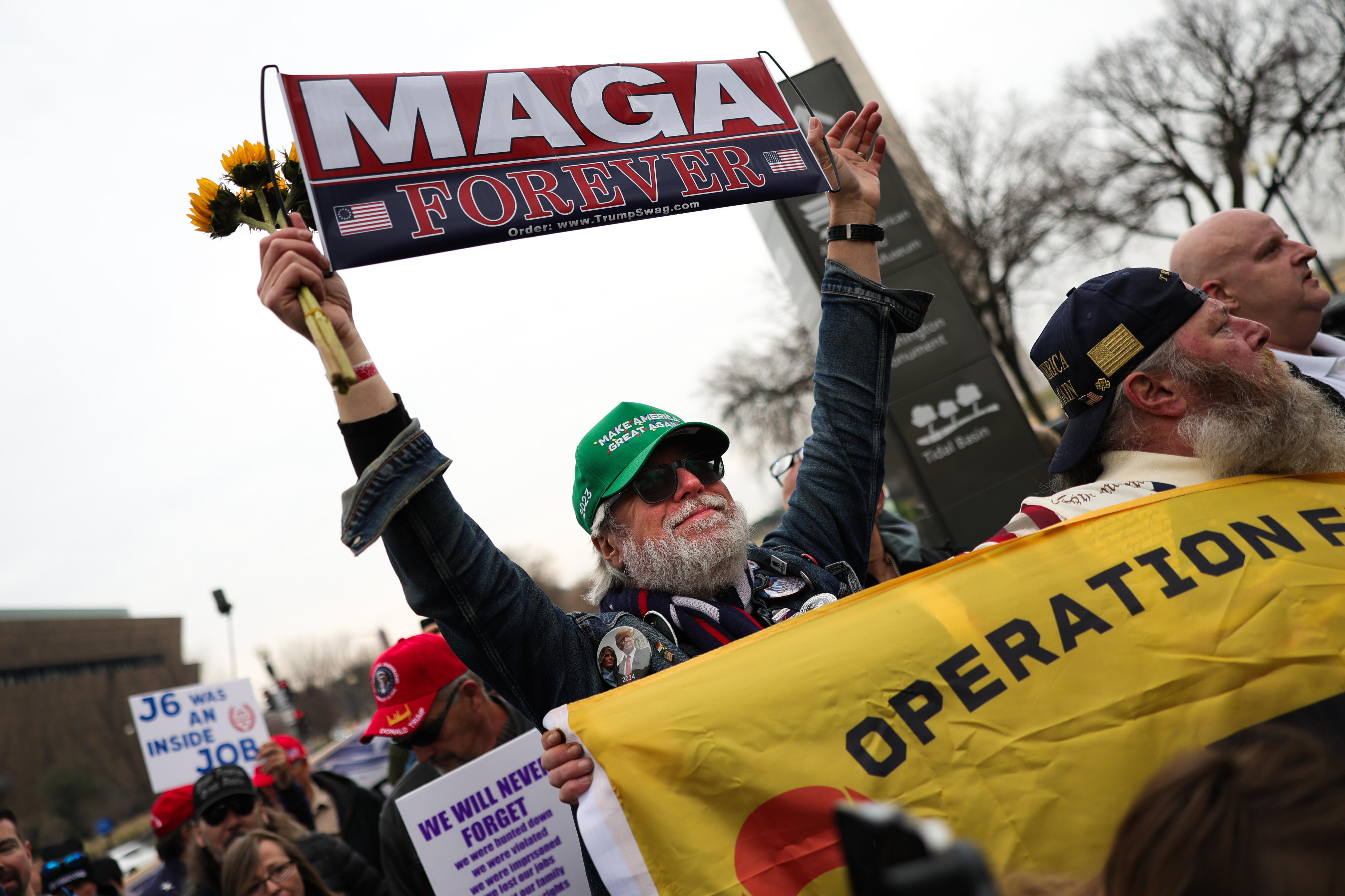 Trump wil Capitoolbestormers financieel vergoeden