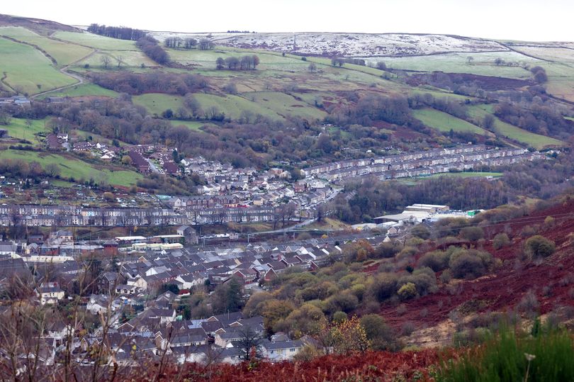 Update as people in large area of Wales issued tap water warning