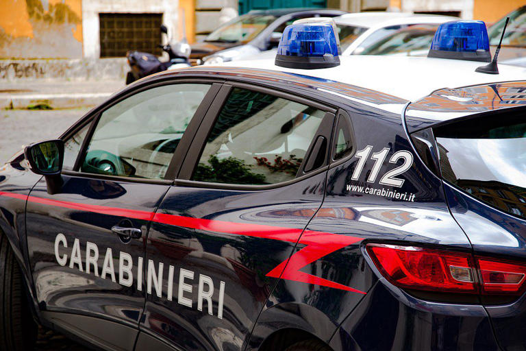 Calci e pugni al nuovo compagno della ex, minacce alla donna: arresto ...