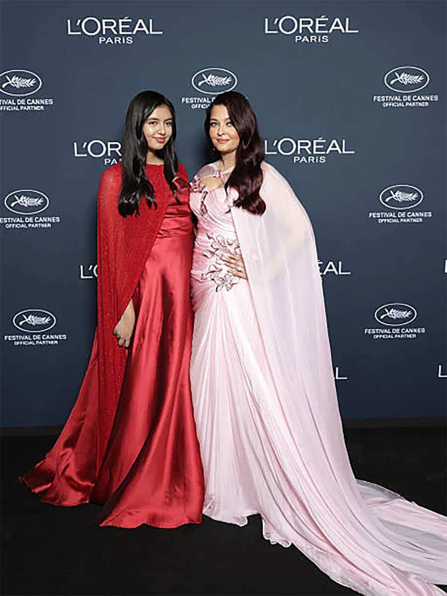 Aaradhya makes glamorous debut at the Cannes Film Festival alongside ...