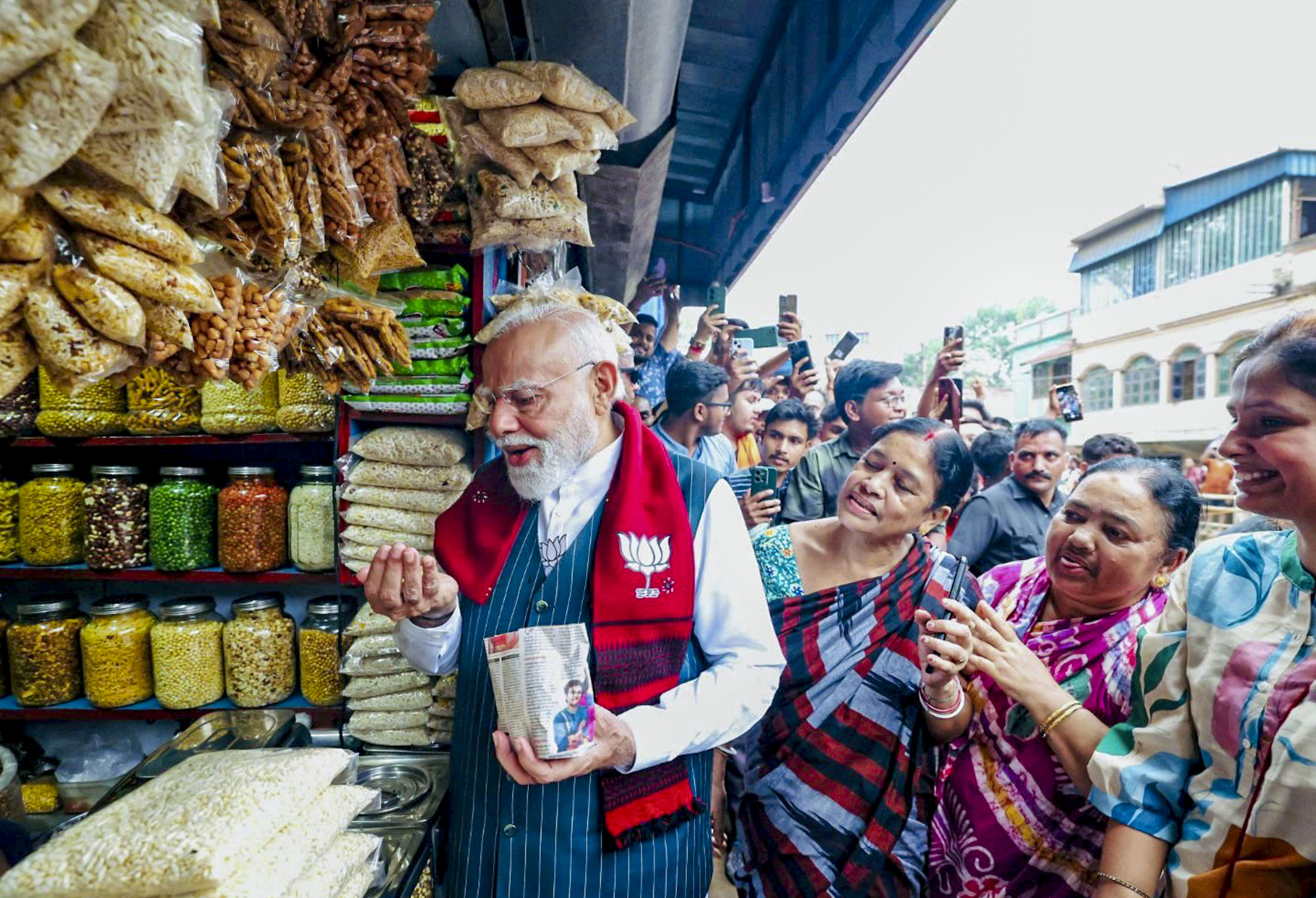 Bengal: Security tightened at 'jhalmuri' stall, which PM visited, after ...