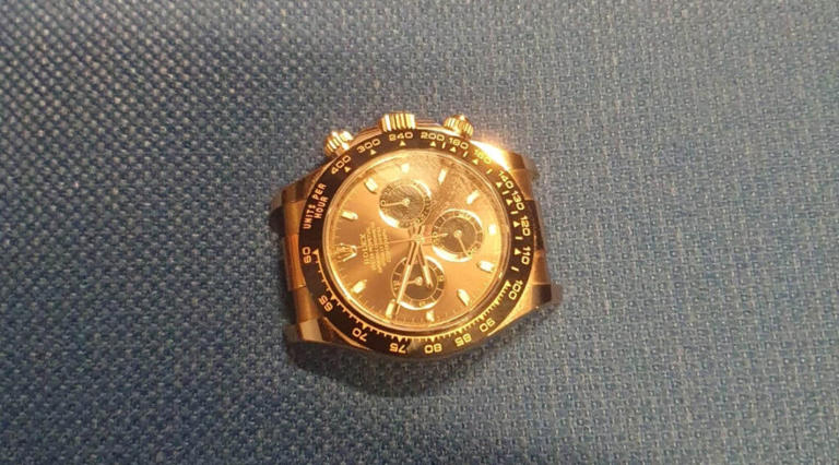 Rapinano un Rolex a una turista a Forte dei Marmi: la banda presa in ...