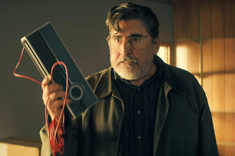 Alfred Molina cried trying to get through ‘Thunder Road’ performance in ...