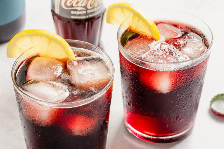 This 2-ingredient Spanish cocktail is the perfect summer drink