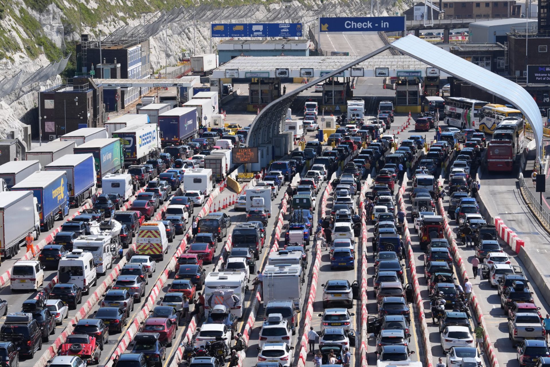 France suspends EES checks at Dover due to four-hour delays