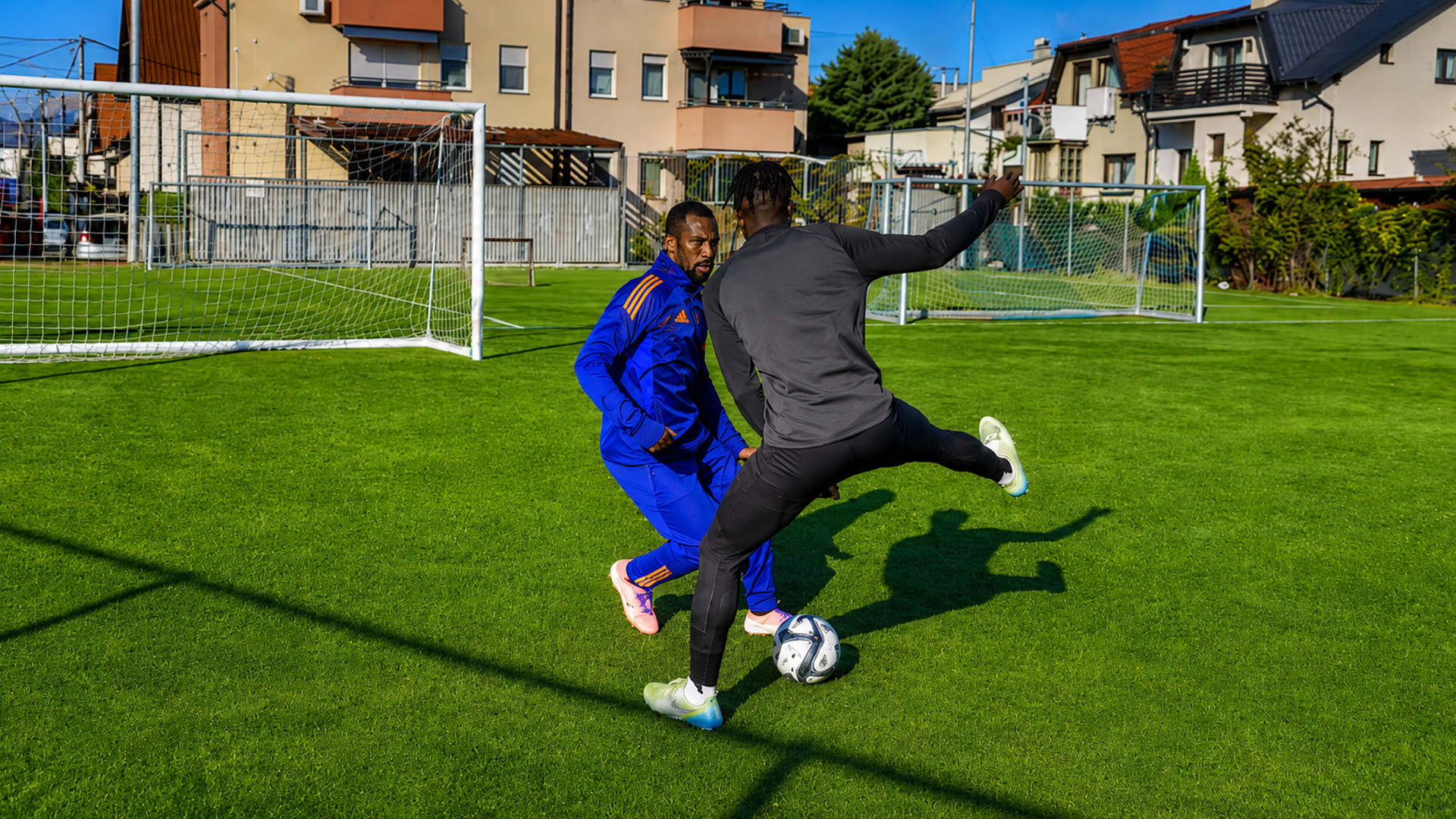5 simple soccer nutmegs that will easily fool any defender
