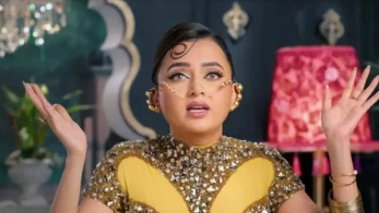 Netflix 'Desi Bling' memes fest: 'Binda, act your age' to Pammi and the ...