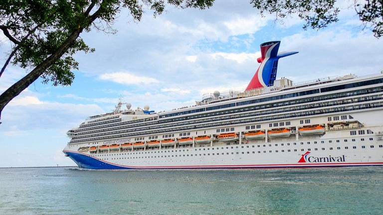 Major cruise company cancels rock-bottom fares after massive website ...