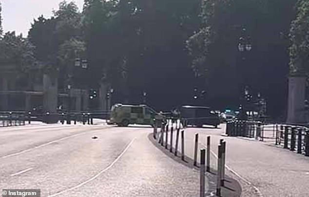 E-scooter rider crashes into police officer outside Buckingham Palace ...
