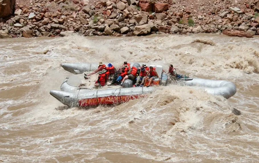 OARS guides conquer Cataract Canyon’s notorious Big Drop rapids