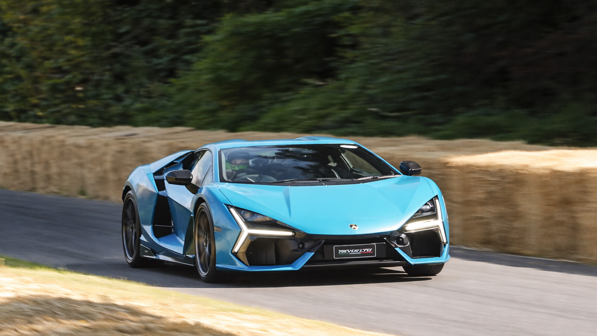 Lamborghini Revuelto shows its full power at Goodwood