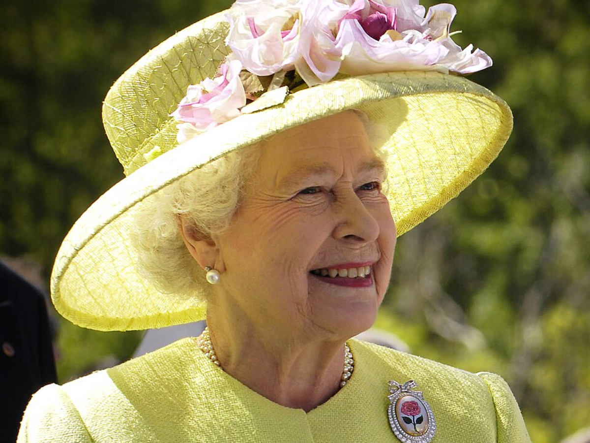 Inside Queen Elizabeth II’s royal flights: Flight attendant’s notes ...