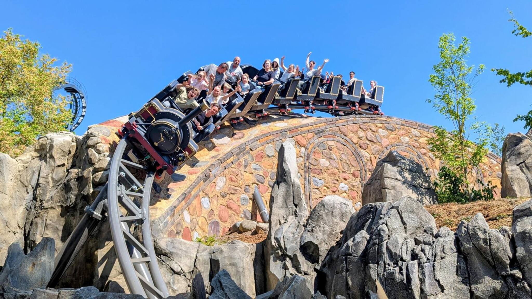 Für Familien: Neue Achterbahn im Hansa-Park nimmt Fahrt auf