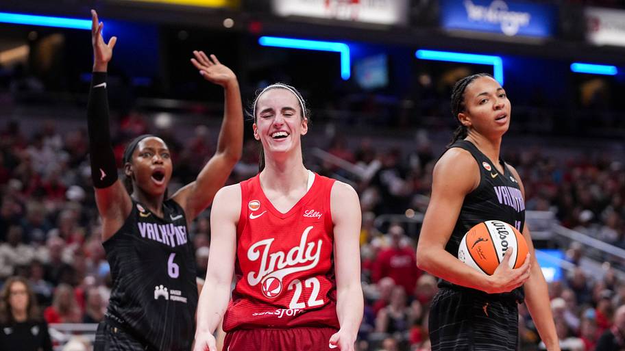 Caitlin Clark gives Valkyries and Natalie Nakase the ultimate sign of ...
