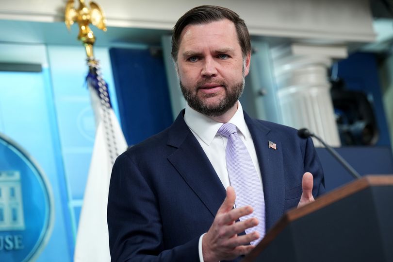 Isolated JD Vance considering abandoning 2028 presidential run after ...