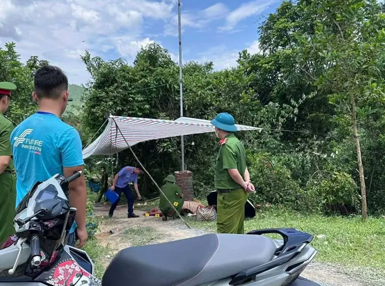 Anh trai ra chém vợ chồng em ruột thương vong