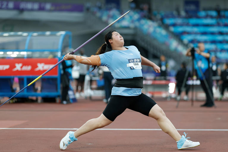 Russell just misses 100m hurdles world record at Xiamen Diamond League
