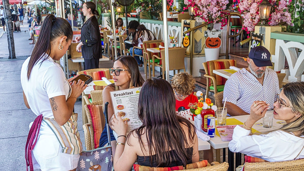 The unspoken truths every restaurant server knows