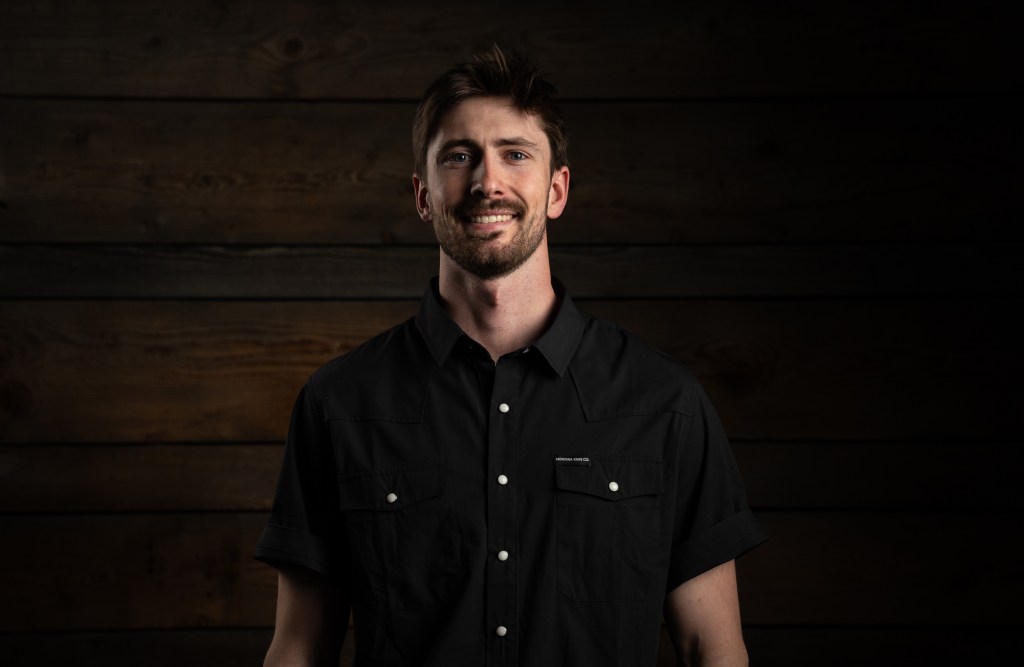 This 39-year-old quit his lineman job during the pandemic and built a ...