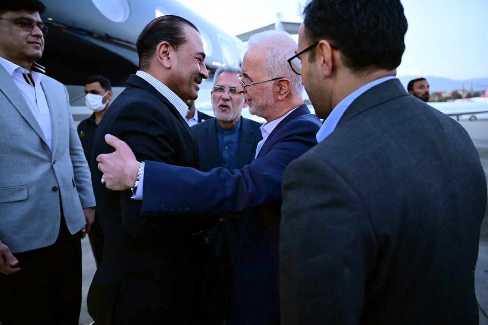 Iran war mediation efforts: Pakistan's top army chief meets Iranian FM ...