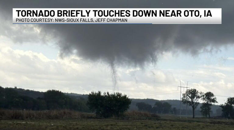 Spotter captures tornado touchdown in Woodbury County, IA