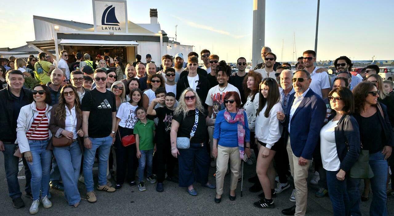 Vuelle, saluto dolce amaro: in centinaia a La Vela di Pesaro. Possibile ...
