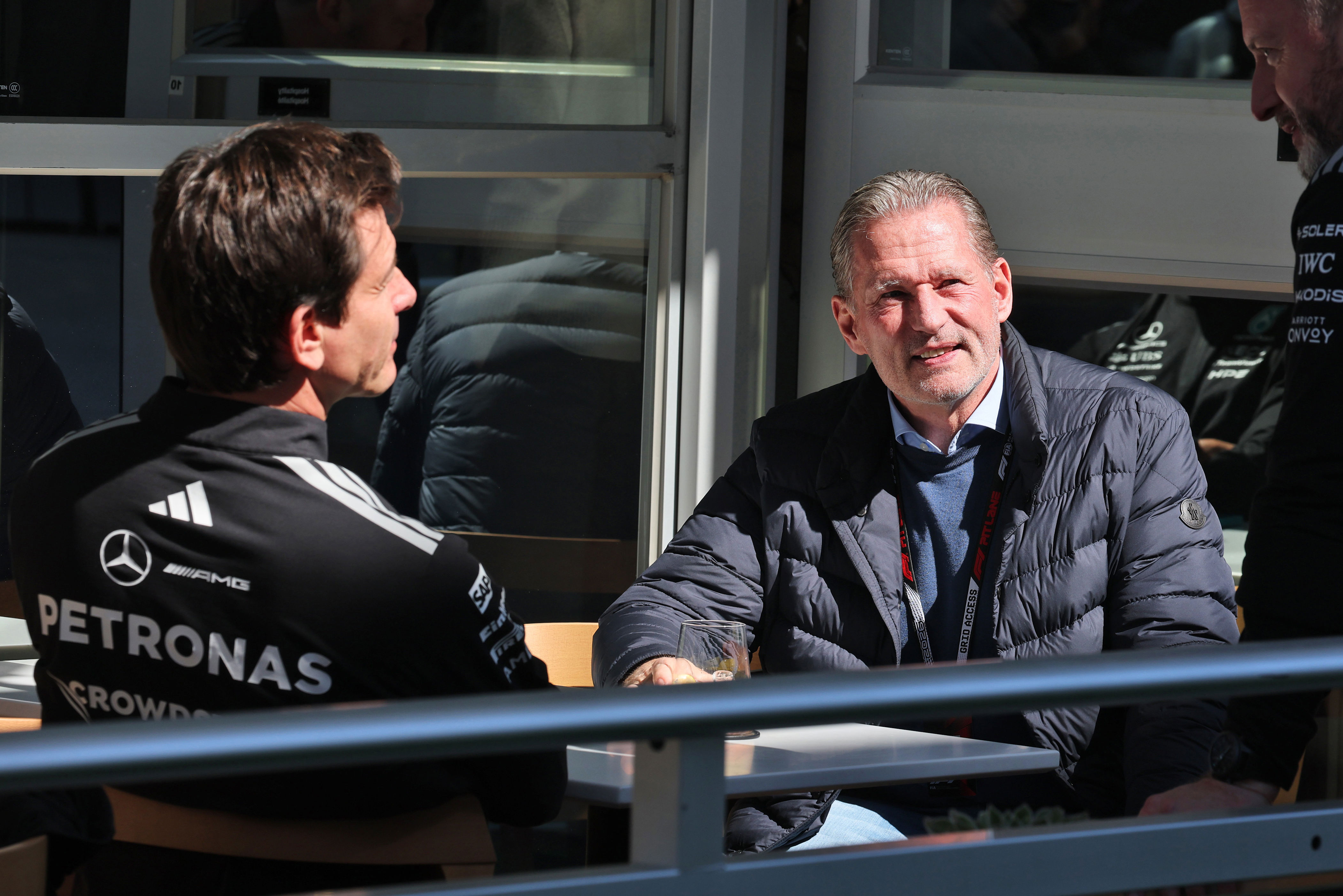 Mekies reageert op onderonsje Jos Verstappen en Wolff