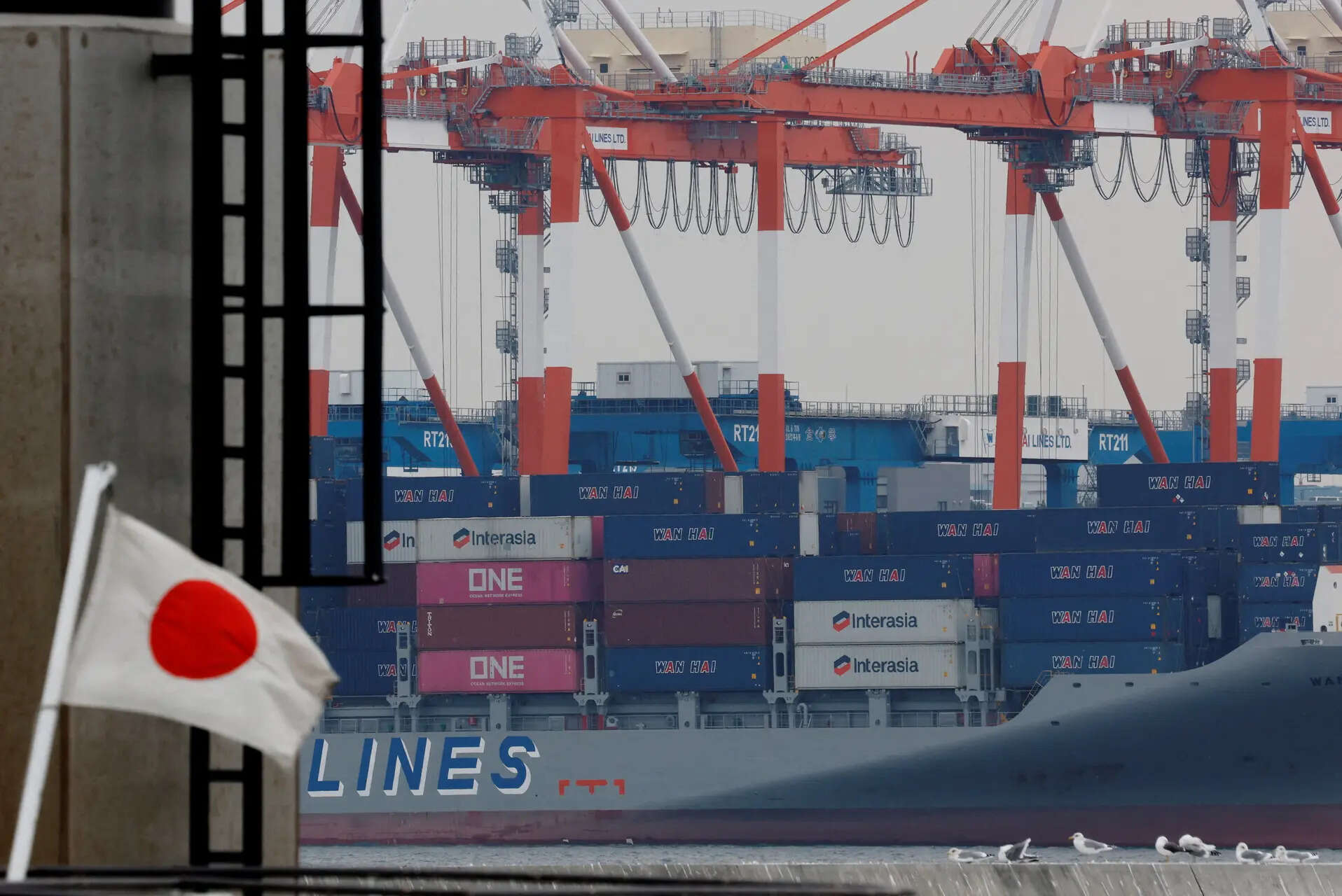 Japan trade minister holds brief talks with Chinese counterpart amid ...