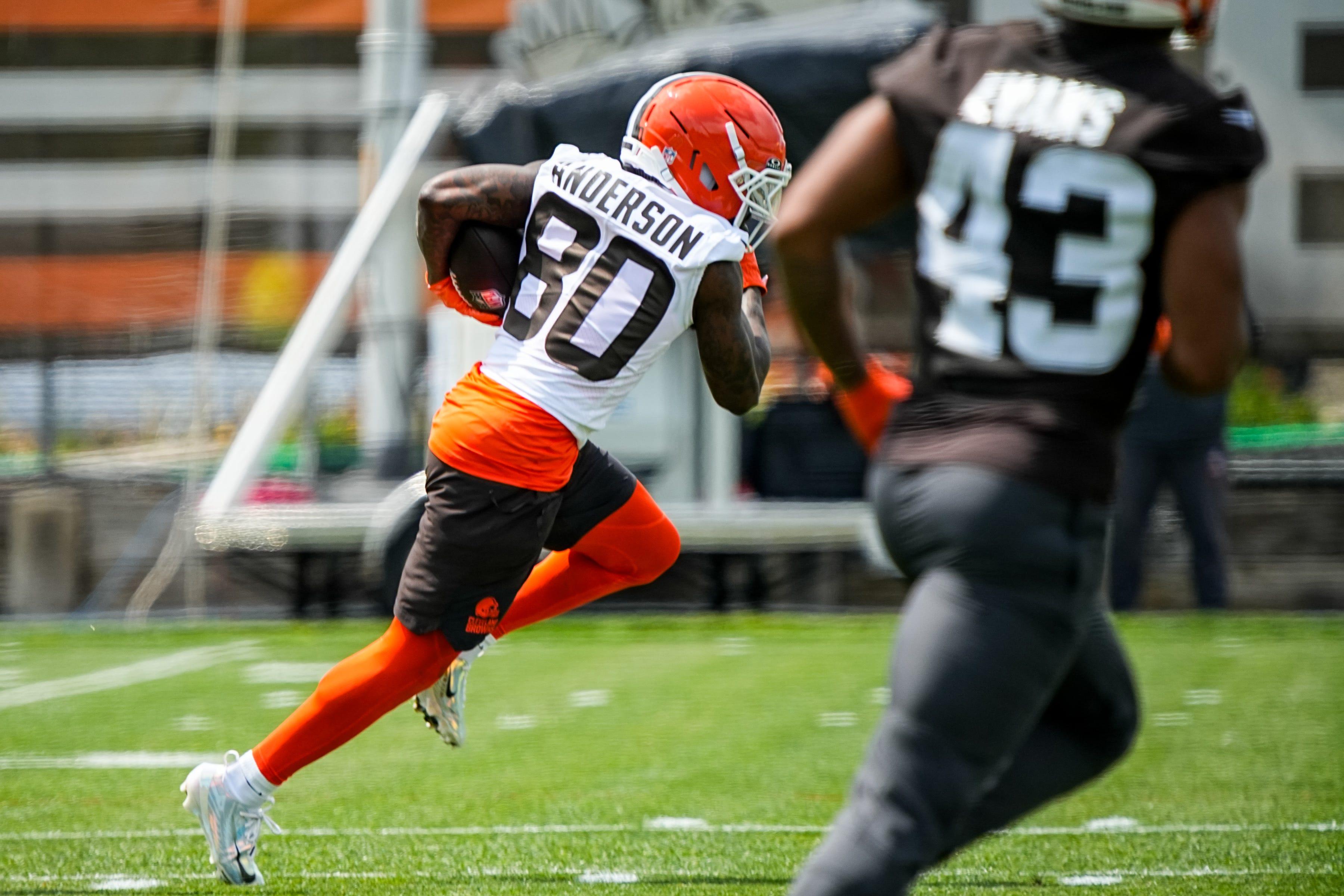 Saturday Dawg Chow (5/23): Visions of training camp battles