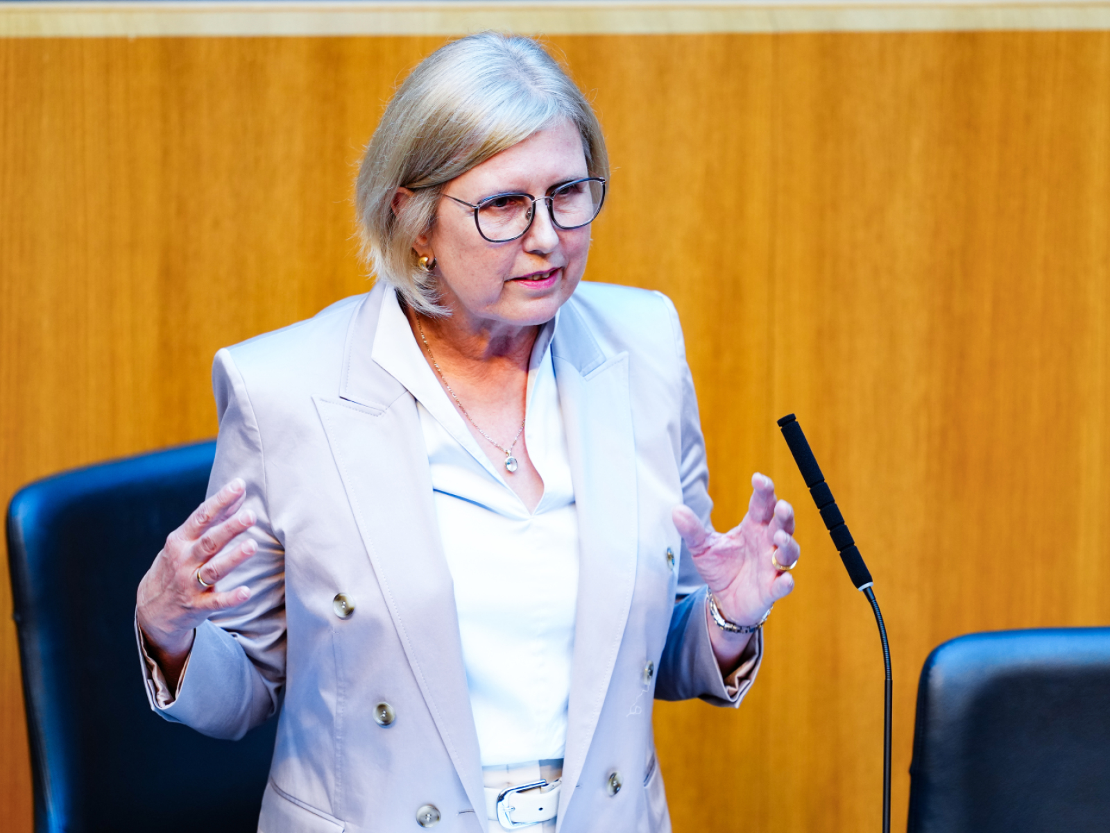 RH-Chefin Kraker findet Budgetsparpläne knapp bemessen