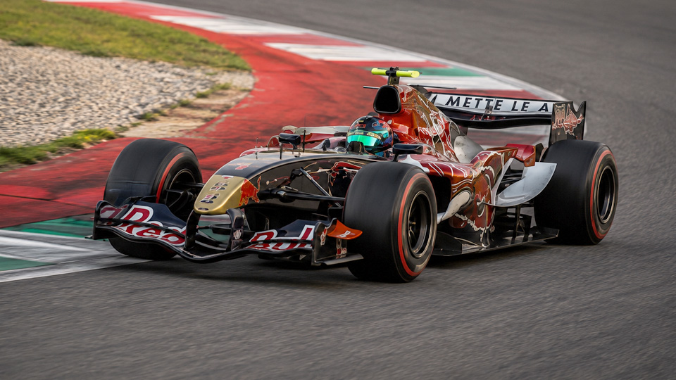 Toro Rosso V10 engine note full throttle Formula 1