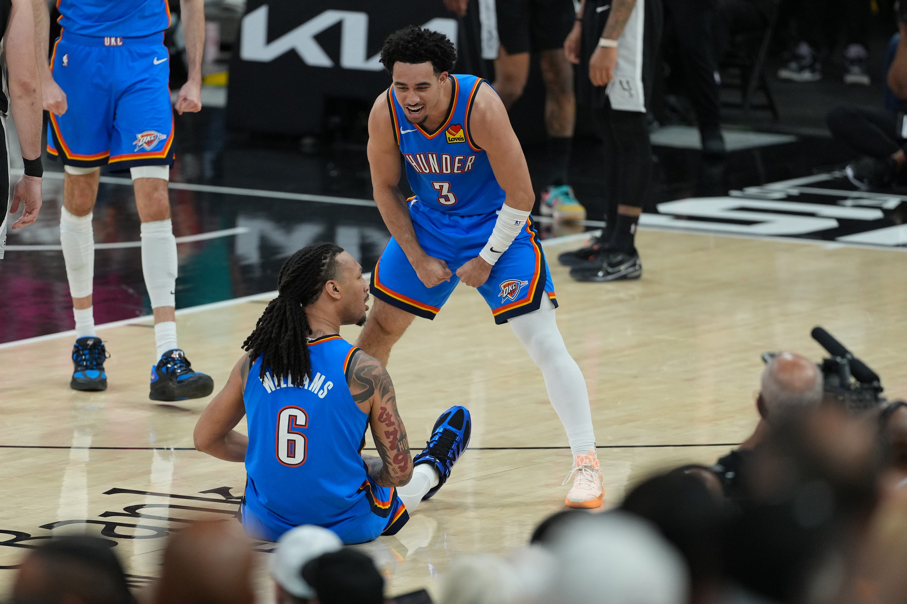 Photos: Best images from Thunder's 123-108 Game 3 win over Spurs