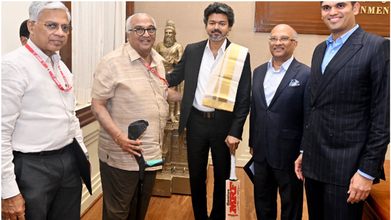 Thalapathy Vijay flaunts Virat Kohli-signed bat after historic ...