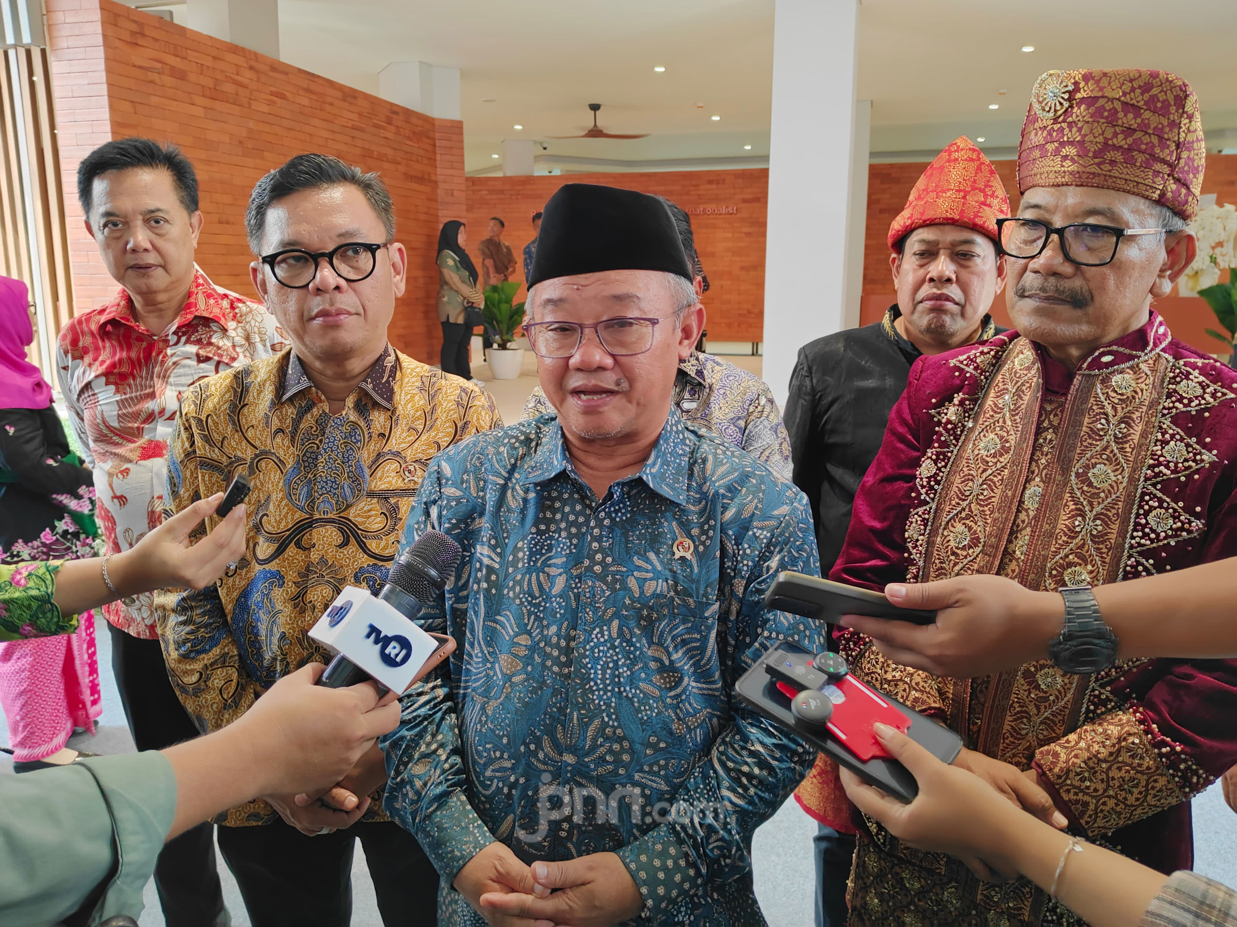 Mendikdasmen tegaskan guru honorer tidak dilarang mengajar cuma berubah ...