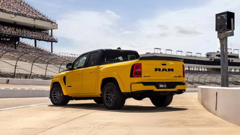 Le nouveau super pick-up de Ram prend la relève du SRT10 : voici le ...