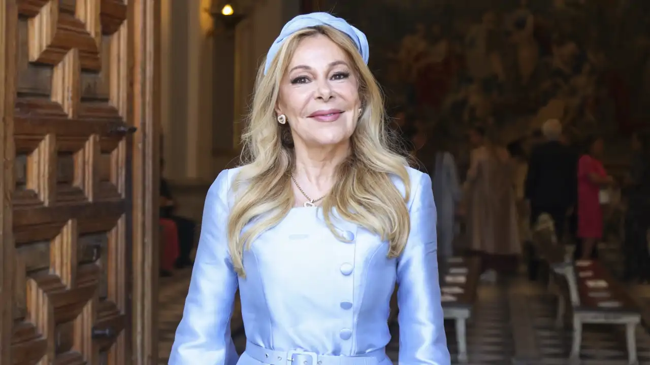 Ana Obregón deslumbra con un vestido de cadera baja de Alejandro de ...