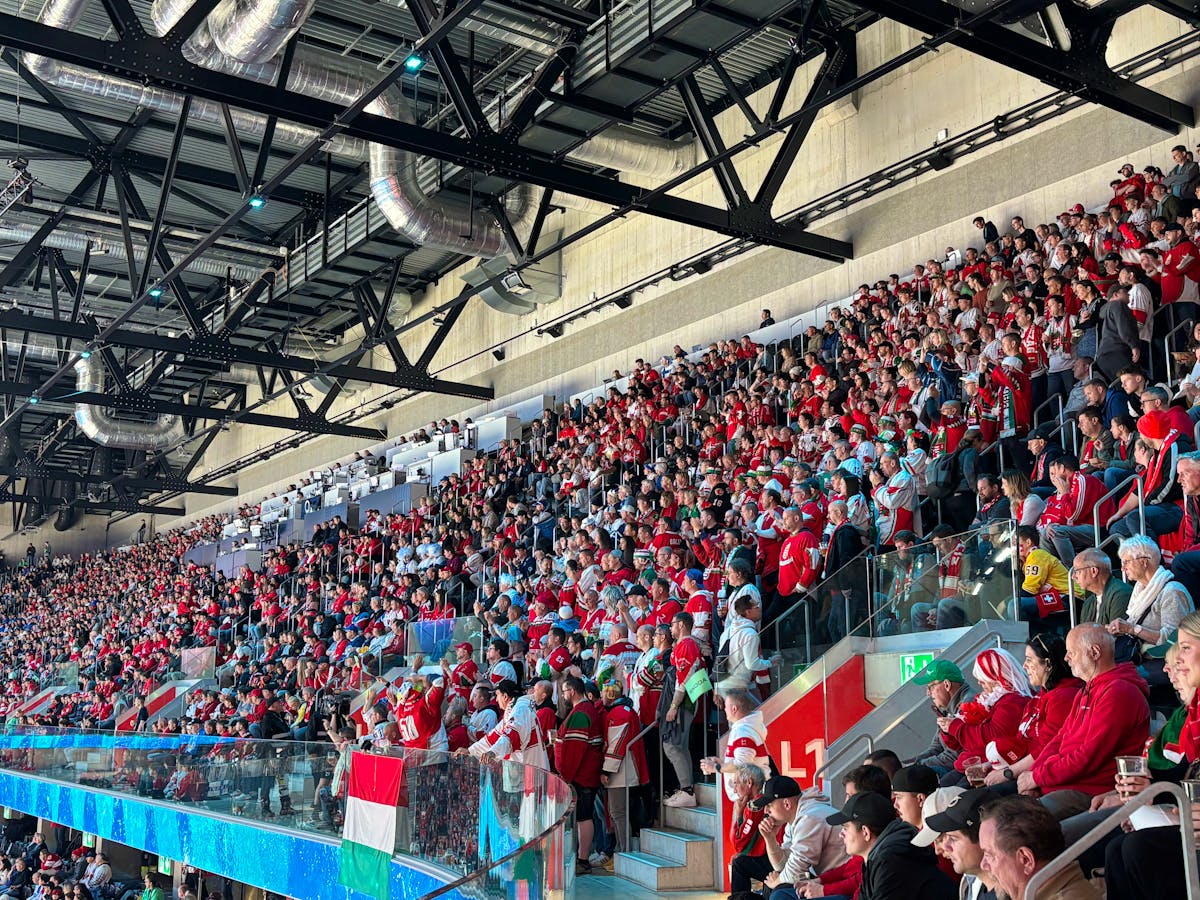 Wer hinter den Ungarn-Fans sitzt, hat Pech gehabt