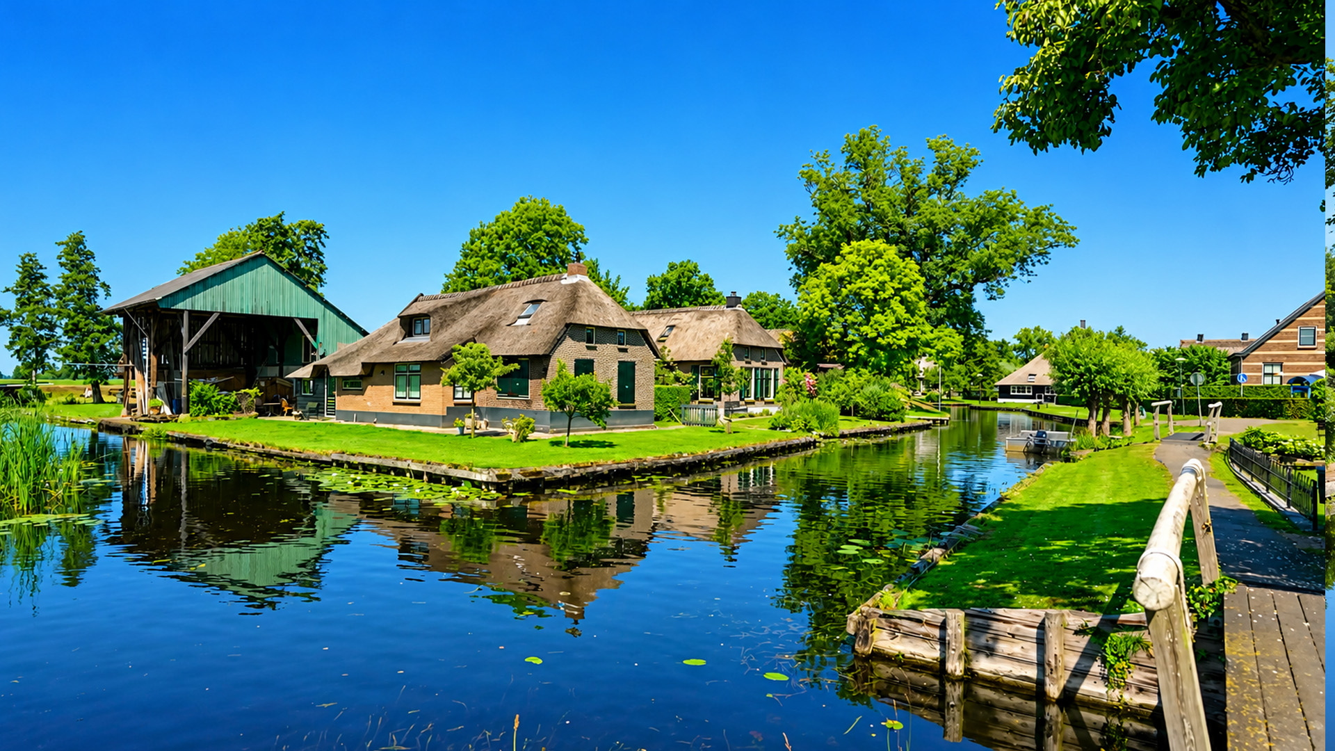 Dwarsgracht Netherlands offers a relaxing canal village walk (4K)
