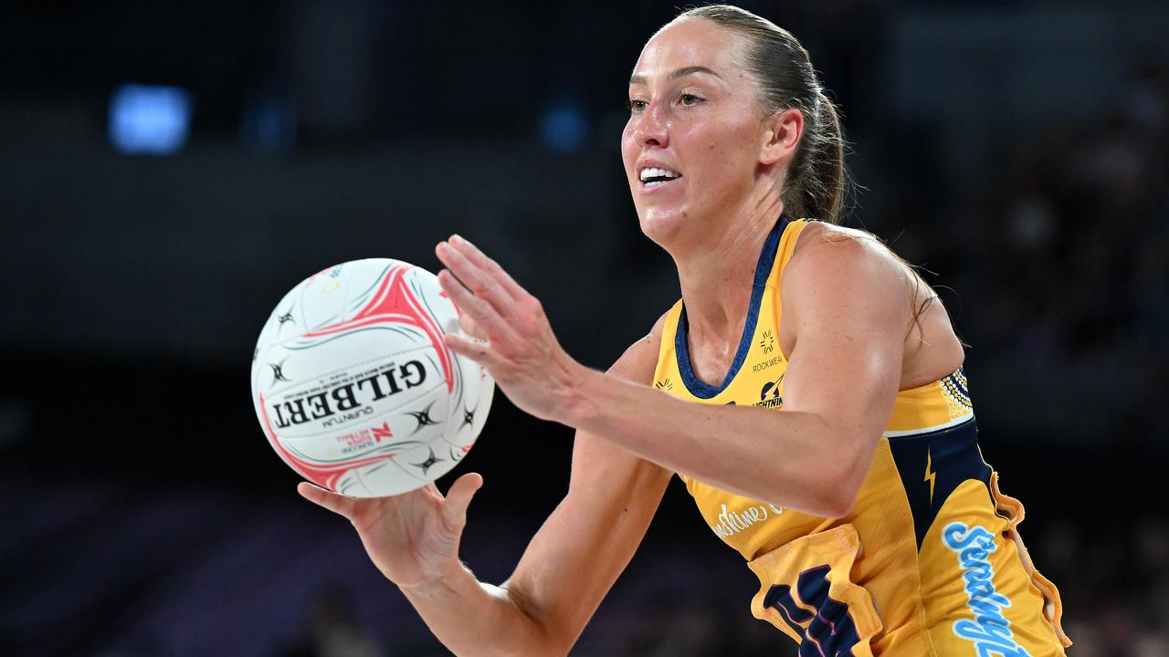 Mavs strike down Lightning in Super Netball