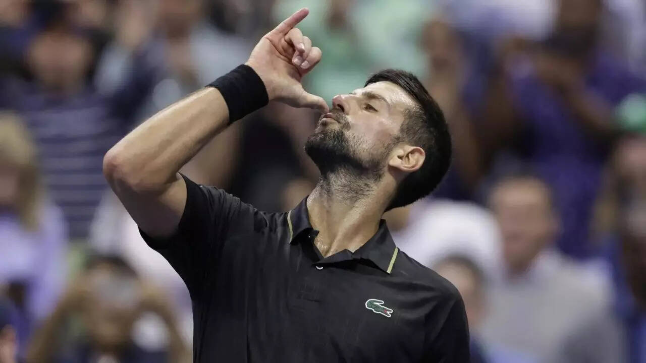 Novak Djokovic pauses on Paris street to honor Serbian roots ahead of ...