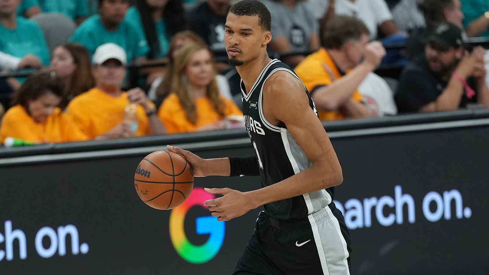 Watch Tim Duncan, David Robinson cheer on Victor Wembanyama in Game 3