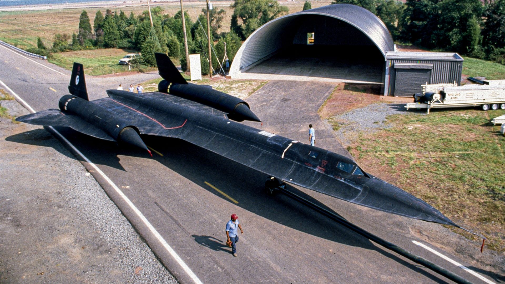 Why the SR-71 Blackbird needed twin Buick V8 engines just to start
