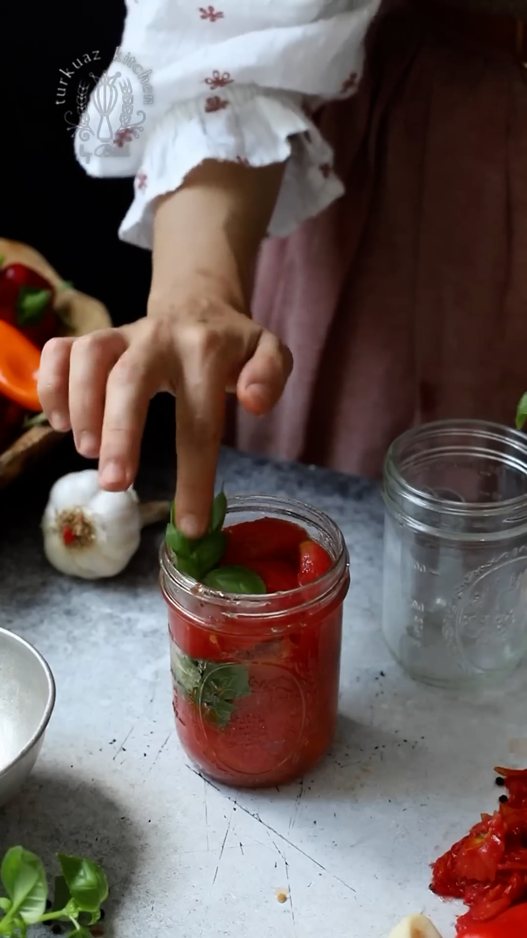 Preserving homemade tomato sauce in jars
