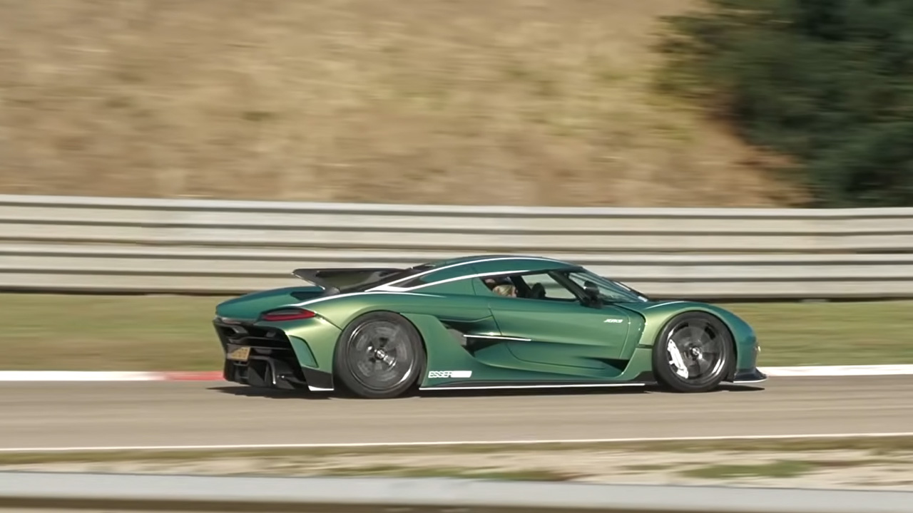 Watching a rare Koenigsegg Jesko push the absolute limits