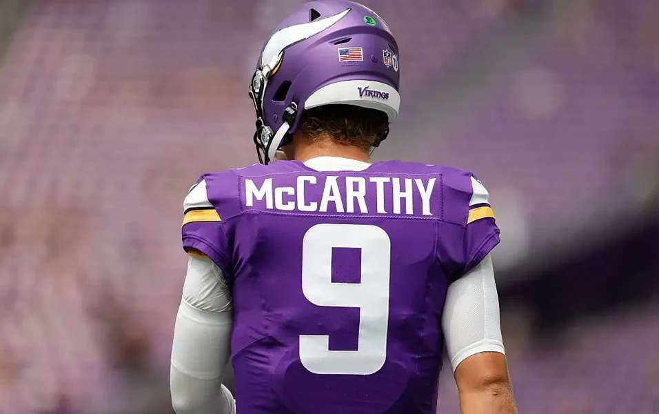 Darnold backs McCarthy despite Vikings' quarterback shake-up