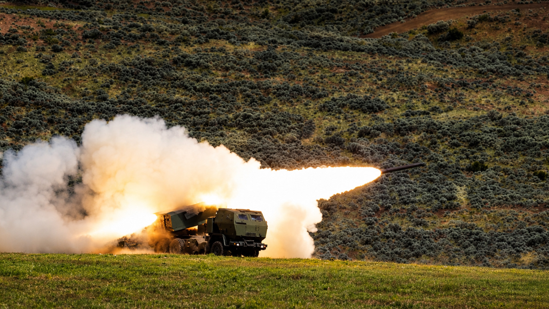 US and Singapore forces train with rocket launchers