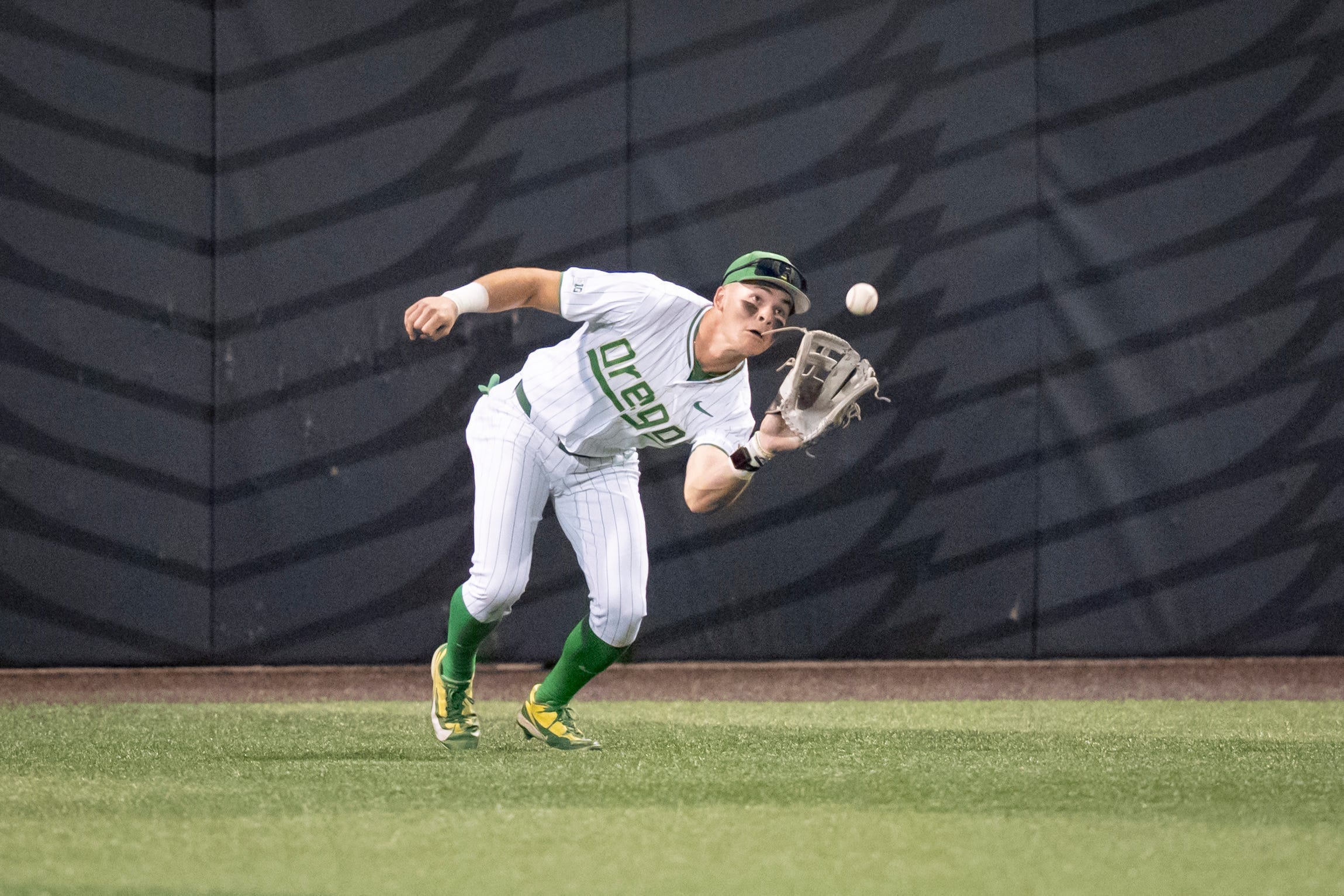 Oregon blasts five homers in win over Washington; advance to Big Ten ...