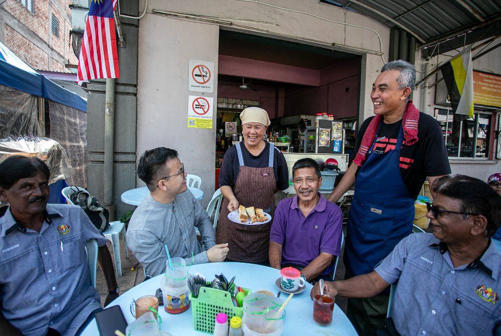 The halal Chinese restaurant where Malaysians sit at the same table
