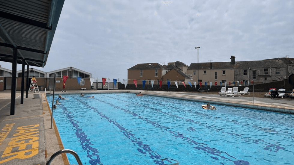 Beloved lido saved from closure by seaside community as temperatures soar
